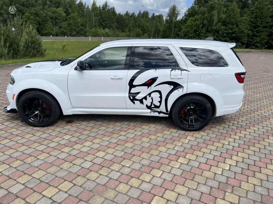 White Dodge Durango 2023 in Plunge, with an engine capacity of 5.70 L and mileage of 8 thousand km for 41140 €, photo 12 on AUTOMOTO.COM.LV