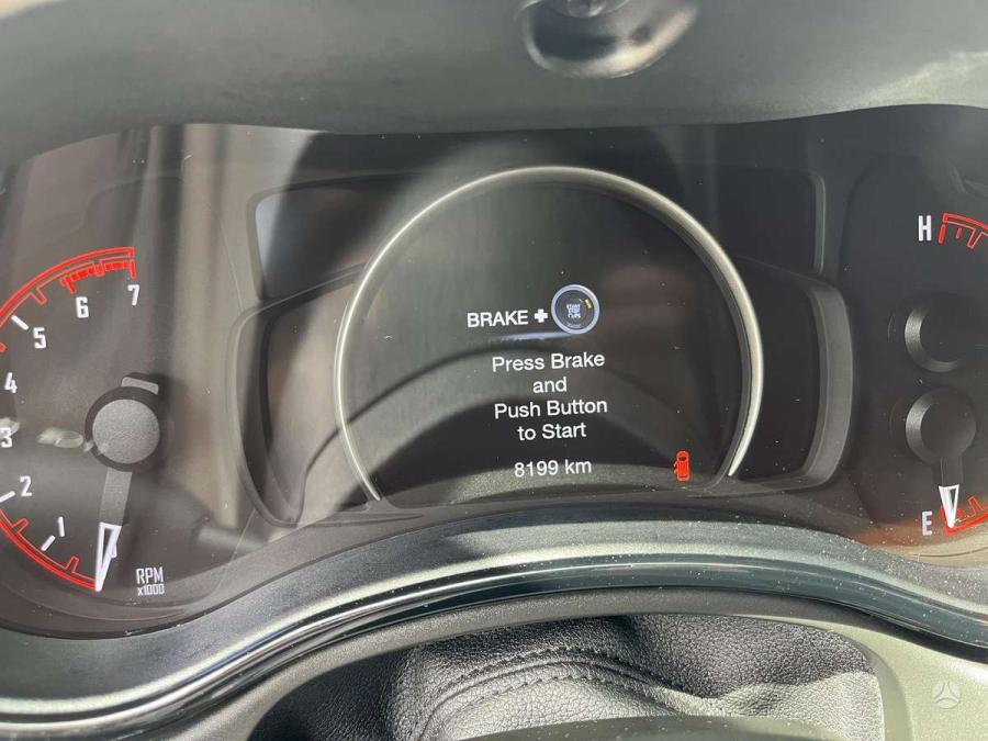 White Dodge Durango 2023 in Plunge, with an engine capacity of 5.70 L and mileage of 8 thousand km for 41140 €, photo 20 on AUTOMOTO.COM.LV