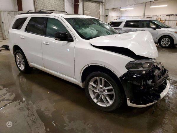 White Dodge Durango 2023 in Klaipeda, with an engine capacity of 3.60 L and mileage of 121 thousand km for 12200 €, photo 1 on AUTOMOTO.COM.LV