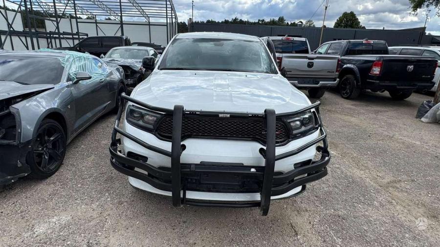 White Dodge Durango 2023 in Ukmerge, with an engine capacity of 5.65 L and mileage of 63 thousand km for 11899 €, photo 3 on AUTOMOTO.COM.LV