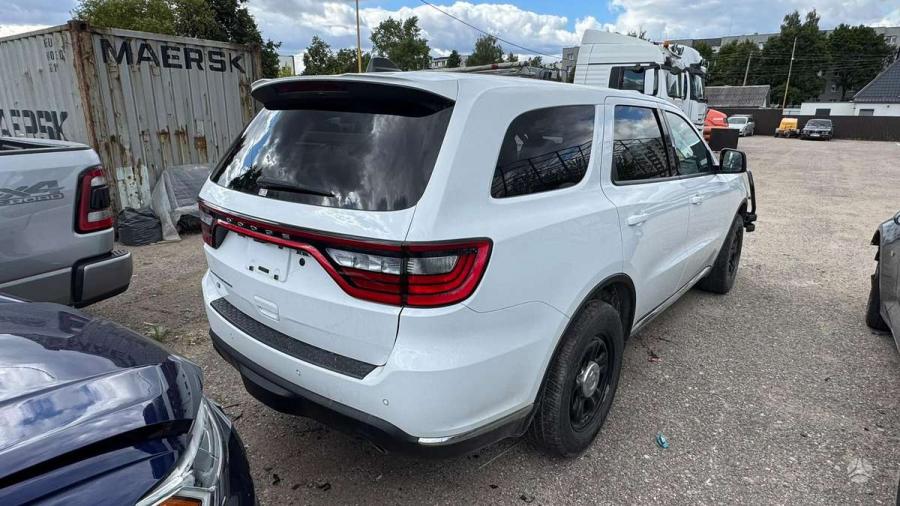 White Dodge Durango 2023 in Ukmerge, with an engine capacity of 5.65 L and mileage of 63 thousand km for 11899 €, photo 8 on AUTOMOTO.COM.LV
