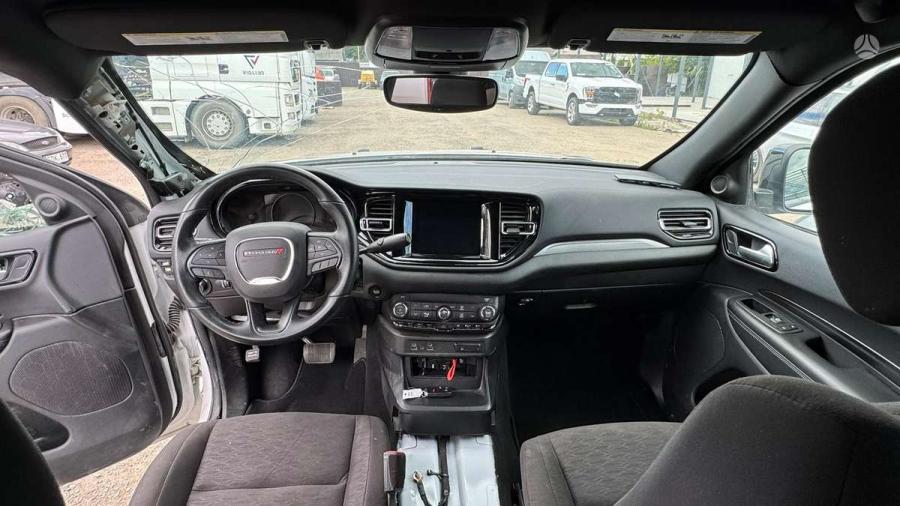 White Dodge Durango 2023 in Ukmerge, with an engine capacity of 5.65 L and mileage of 63 thousand km for 11899 €, photo 12 on AUTOMOTO.COM.LV