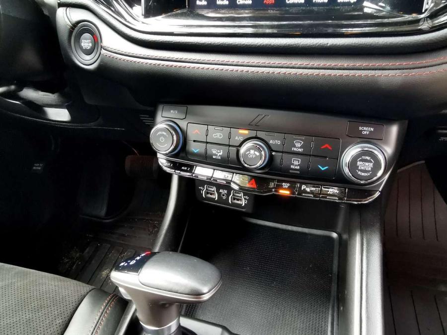 Balts Dodge Durango 2024 Šauļi, ar dzinēja tilpumu 5.70 L un nobraukumu 29 tūkst. km par 31499 €, foto 22 vietnē AUTOMOTO.COM.LV