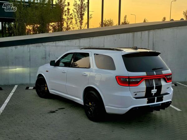 White Dodge Durango 2025 in Kaunas, with an engine capacity of 6.40 L and mileage of 4 thousand km for 54999 €, photo 4 on AUTOMOTO.COM.LV