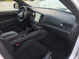 White Dodge Durango 2025 in Kaunas, with an engine capacity of 6.40 L and mileage of 4 thousand km for 54999 €, photo 9 on AUTOMOTO.COM.LV