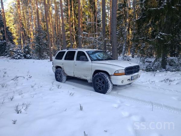 Balts Dodge Durango 1998 Tukums, ar dzinēja tilpumu 5.20 L un nobraukumu 350 tūkst. km par 4500 €, foto 5 vietnē AUTOMOTO.COM.LV