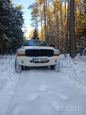 Balts Dodge Durango 1998 Tukums, ar dzinēja tilpumu 5.20 L un nobraukumu 350 tūkst. km par 5000 €, foto  vietnē AUTOMOTO.COM.LV