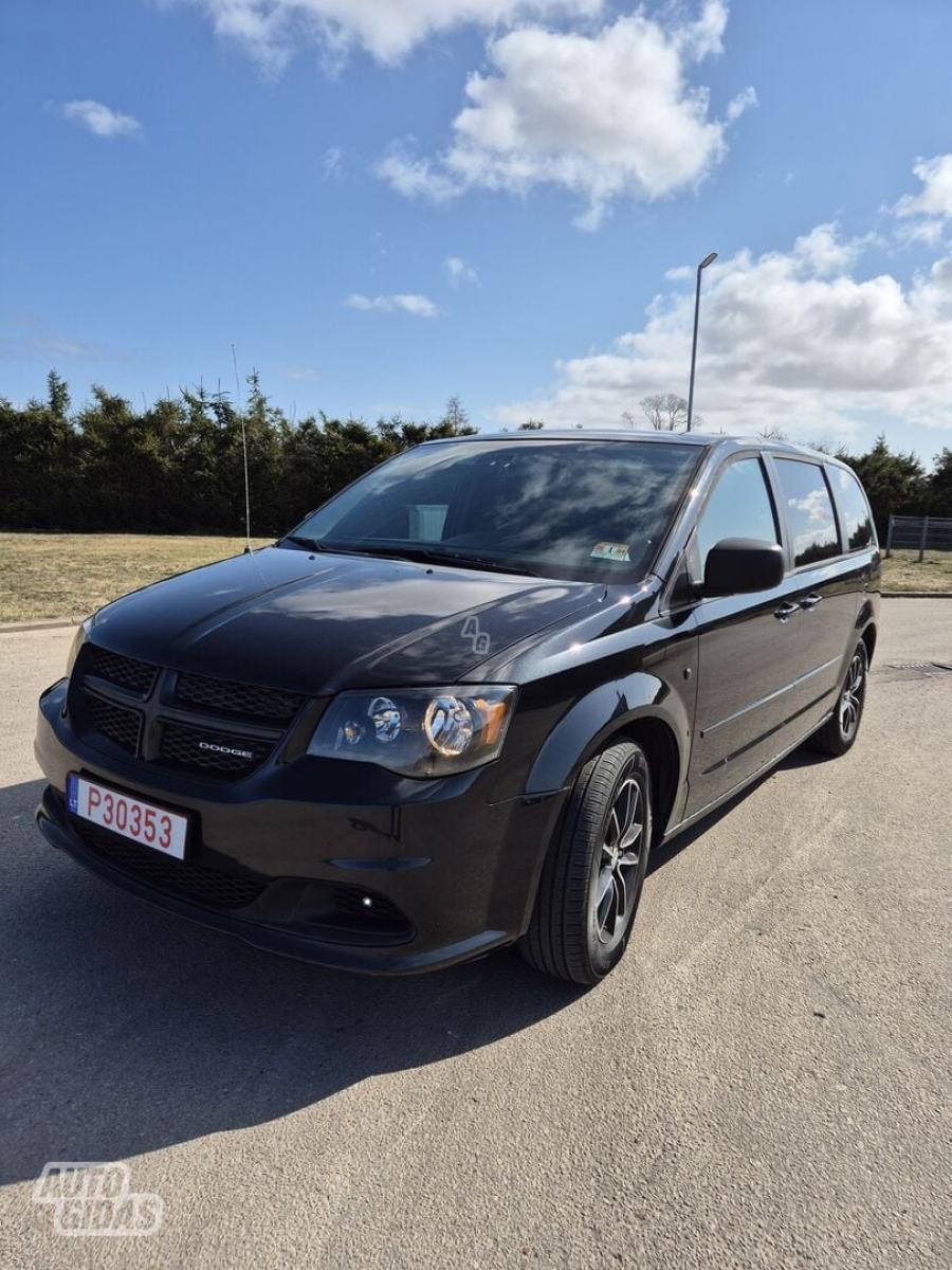 Black Dodge Grand Caravan 2015 in Silute, with an engine capacity of 3.60 L and mileage of 278 thousand km for 7400 €, photo 1 on AUTOMOTO.COM.LV