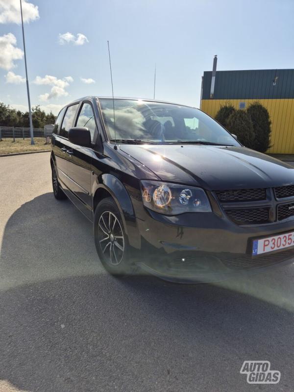 Black Dodge Grand Caravan 2015 in Silute, with an engine capacity of 3.60 L and mileage of 278 thousand km for 7400 €, photo 2 on AUTOMOTO.COM.LV