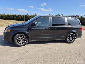 Black Dodge Grand Caravan 2015 in Silute, with an engine capacity of 3.60 L and mileage of 278 thousand km for 7400 €, photo 3 on AUTOMOTO.COM.LV