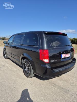 Black Dodge Grand Caravan 2015 in Silute, with an engine capacity of 3.60 L and mileage of 278 thousand km for 7400 €, photo 4 on AUTOMOTO.COM.LV