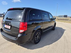 Black Dodge Grand Caravan 2015 in Silute, with an engine capacity of 3.60 L and mileage of 278 thousand km for 7400 €, photo 5 on AUTOMOTO.COM.LV