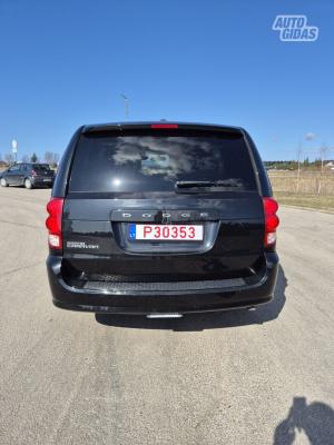 Black Dodge Grand Caravan 2015 in Silute, with an engine capacity of 3.60 L and mileage of 278 thousand km for 7400 €, photo 6 on AUTOMOTO.COM.LV