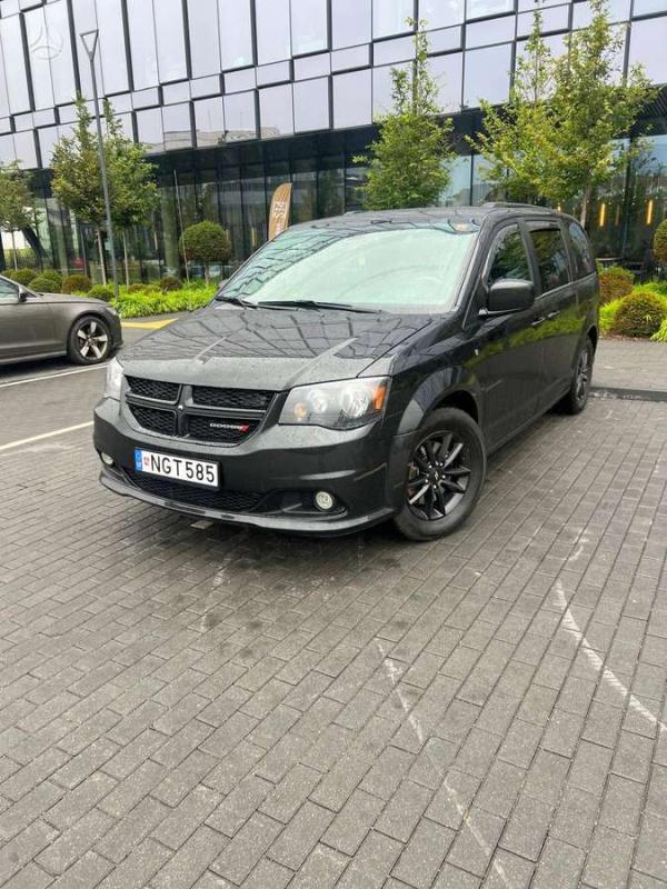 Melns Dodge Grand Caravan 2020 Viļņa, ar dzinēja tilpumu 3.60 L un nobraukumu 52 tūkst. km par 15900 €, foto 1 vietnē AUTOMOTO.COM.LV