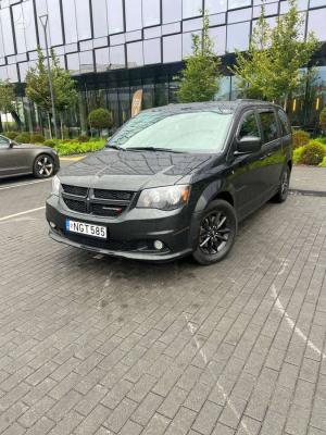 Melns Dodge Grand Caravan 2020 Viļņa, ar dzinēja tilpumu 3.60 L un nobraukumu 52 tūkst. km par 15900 €, foto  vietnē AUTOMOTO.COM.LV