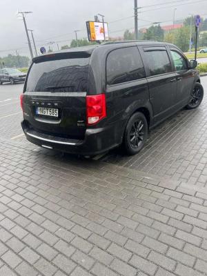 Melns Dodge Grand Caravan 2020 Viļņa, ar dzinēja tilpumu 3.60 L un nobraukumu 52 tūkst. km par 15900 €, foto 4 vietnē AUTOMOTO.COM.LV