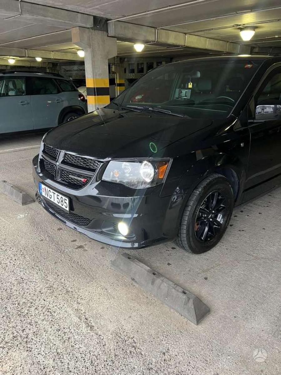 Melns Dodge Grand Caravan 2020 Viļņa, ar dzinēja tilpumu 3.60 L un nobraukumu 52 tūkst. km par 15900 €, foto 6 vietnē AUTOMOTO.COM.LV