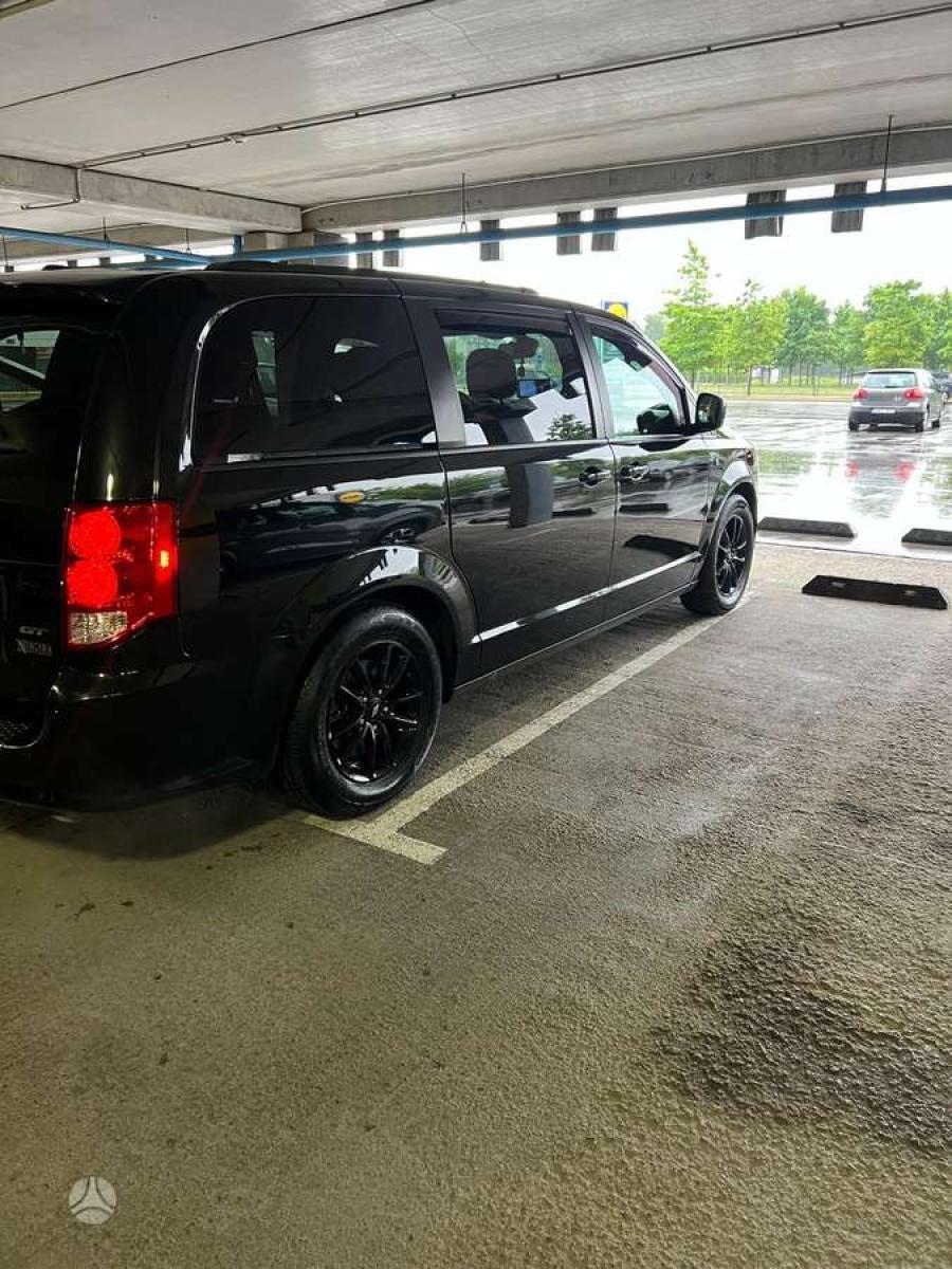Melns Dodge Grand Caravan 2020 Viļņa, ar dzinēja tilpumu 3.60 L un nobraukumu 52 tūkst. km par 15900 €, foto 8 vietnē AUTOMOTO.COM.LV