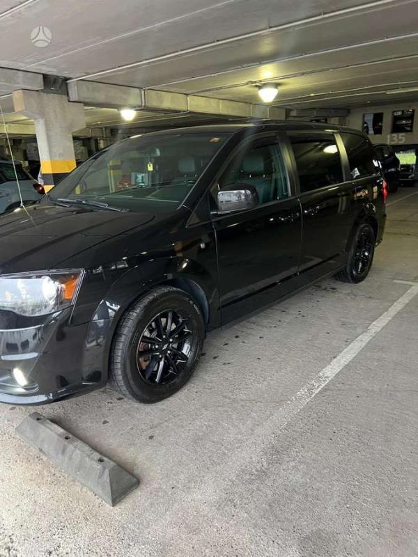 Melns Dodge Grand Caravan 2020 Viļņa, ar dzinēja tilpumu 3.60 L un nobraukumu 52 tūkst. km par 15900 €, foto 8 vietnē AUTOMOTO.COM.LV