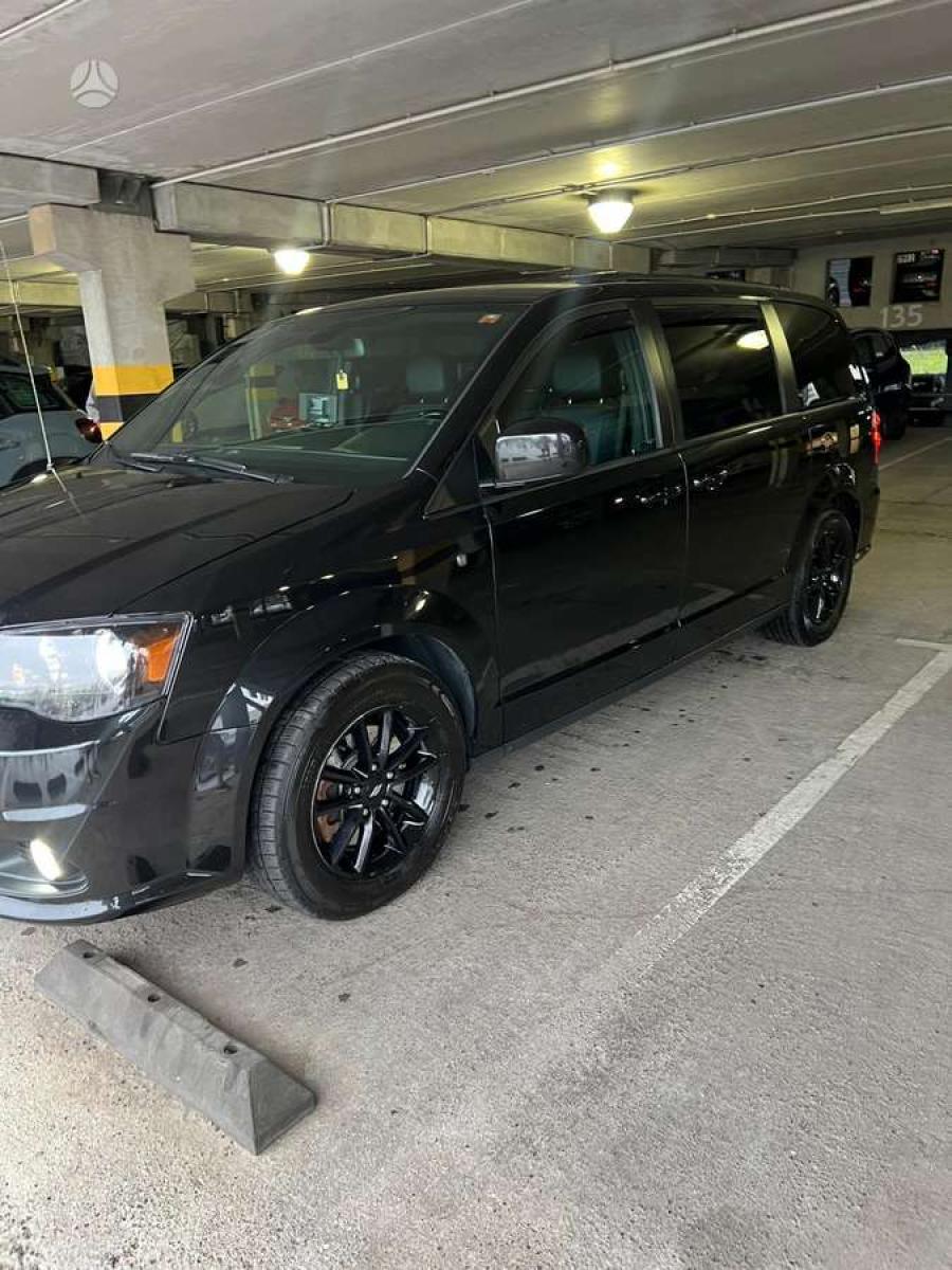 Melns Dodge Grand Caravan 2020 Viļņa, ar dzinēja tilpumu 3.60 L un nobraukumu 52 tūkst. km par 15900 €, foto 9 vietnē AUTOMOTO.COM.LV