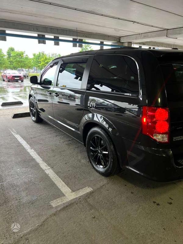Melns Dodge Grand Caravan 2020 Viļņa, ar dzinēja tilpumu 3.60 L un nobraukumu 52 tūkst. km par 15900 €, foto 10 vietnē AUTOMOTO.COM.LV