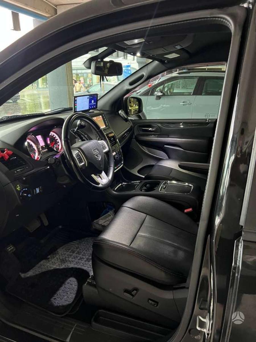 Melns Dodge Grand Caravan 2020 Viļņa, ar dzinēja tilpumu 3.60 L un nobraukumu 52 tūkst. km par 15900 €, foto 13 vietnē AUTOMOTO.COM.LV