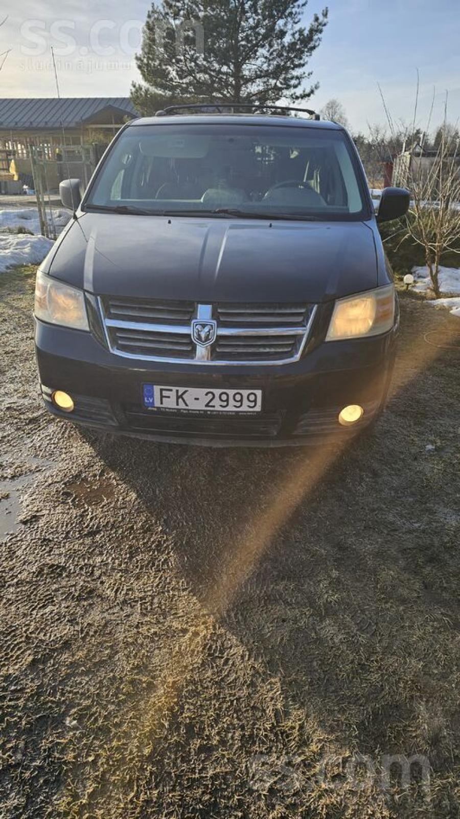 Melns Dodge Grand Caravan 2008 Rīga, ar dzinēja tilpumu 3.80 L un nobraukumu 331 tūkst. km par 2500 €, foto 1 vietnē AUTOMOTO.COM.LV