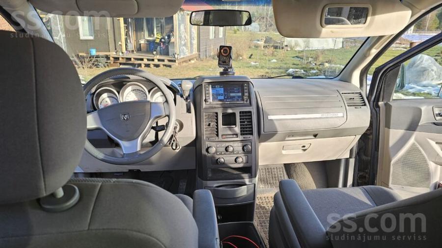 Melns Dodge Grand Caravan 2008 Rīga, ar dzinēja tilpumu 3.80 L un nobraukumu 331 tūkst. km par 2500 €, foto 4 vietnē AUTOMOTO.COM.LV