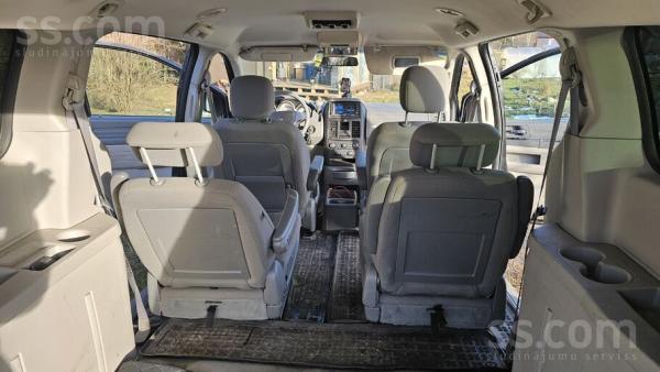 Melns Dodge Grand Caravan 2008 Rīga, ar dzinēja tilpumu 3.80 L un nobraukumu 331 tūkst. km par 2500 €, foto 4 vietnē AUTOMOTO.COM.LV