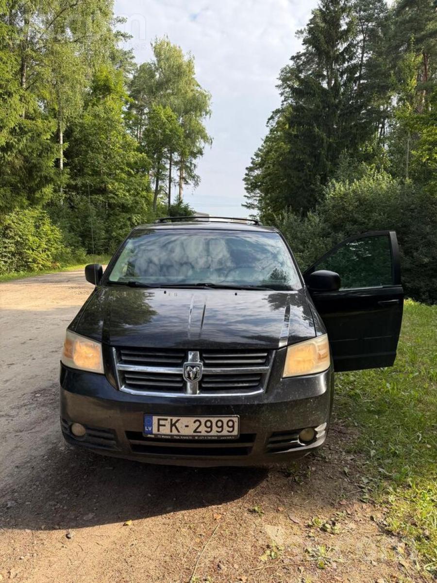 Black Dodge Grand Caravan 2008 in Riga, with an engine capacity of 3.80 L and mileage of 343 thousand km for 600 €, photo 1 on AUTOMOTO.COM.LV