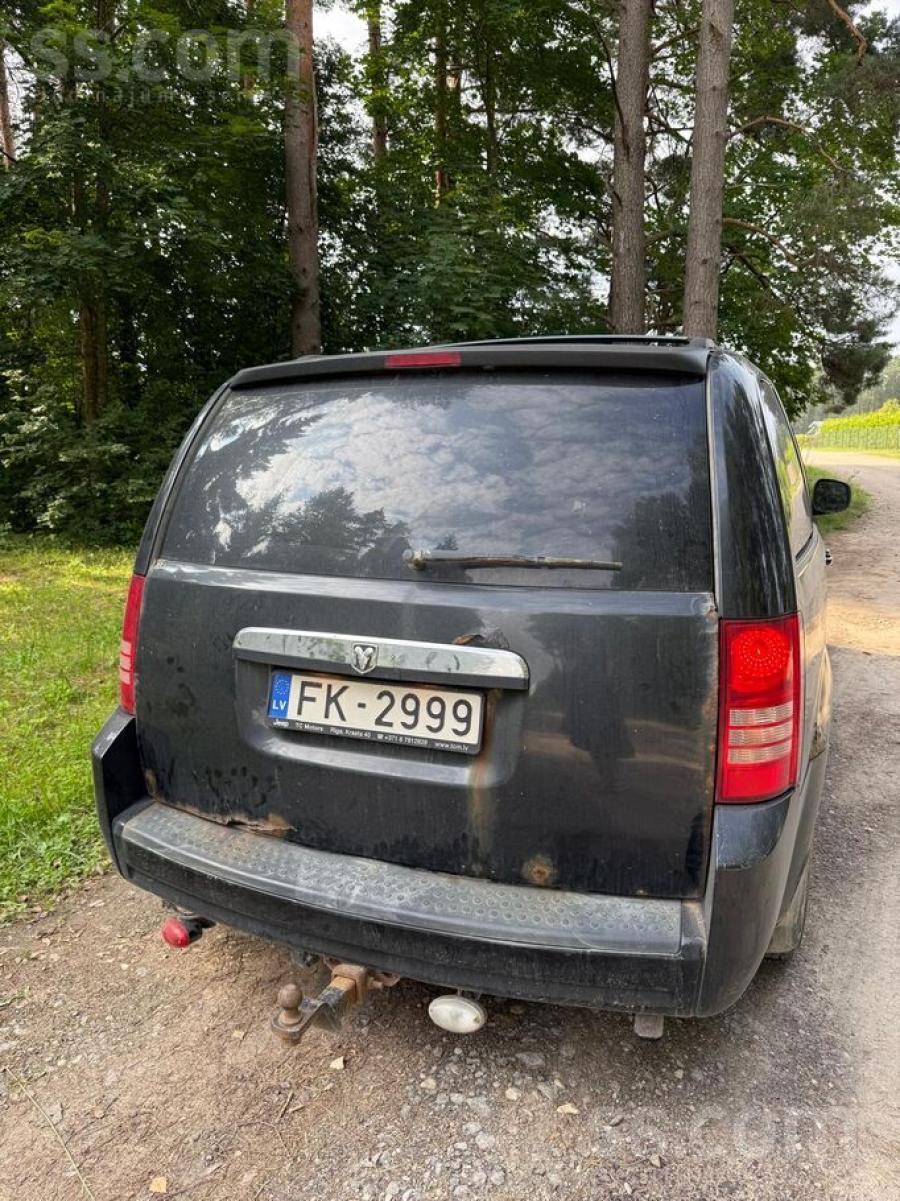 Black Dodge Grand Caravan 2008 in Riga, with an engine capacity of 3.80 L and mileage of 343 thousand km for 600 €, photo 3 on AUTOMOTO.COM.LV