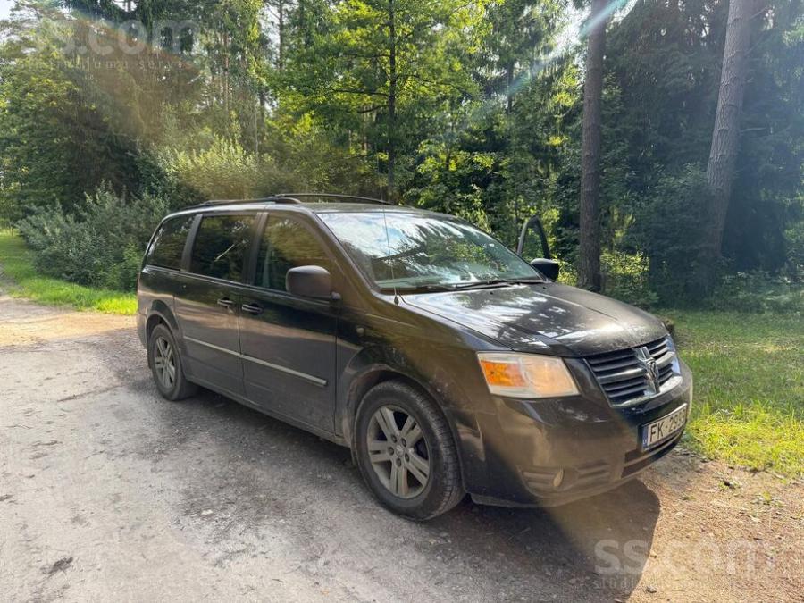Black Dodge Grand Caravan 2008 in Riga, with an engine capacity of 3.80 L and mileage of 343 thousand km for 600 €, photo 4 on AUTOMOTO.COM.LV