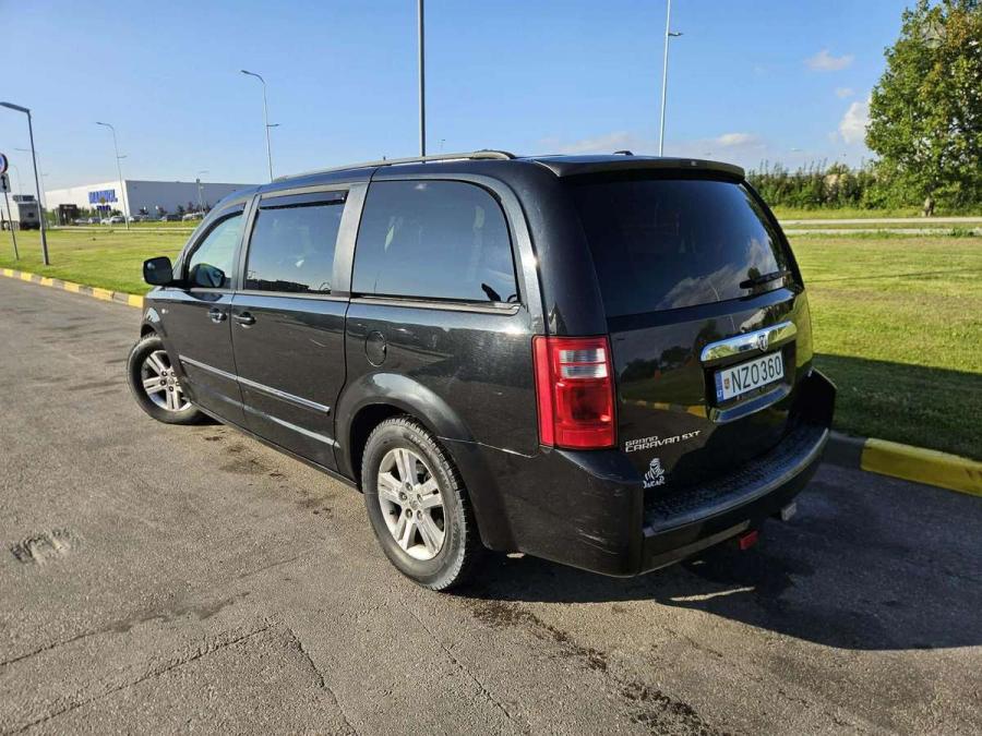 Melns Dodge Grand Caravan 2008 Klaipėda, ar dzinēja tilpumu 3.95 L un nobraukumu 174 tūkst. km par 2700 €, foto 4 vietnē AUTOMOTO.COM.LV