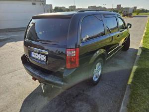 Melns Dodge Grand Caravan 2008 Klaipėda, ar dzinēja tilpumu 3.95 L un nobraukumu 174 tūkst. km par 2700 €, foto 5 vietnē AUTOMOTO.COM.LV