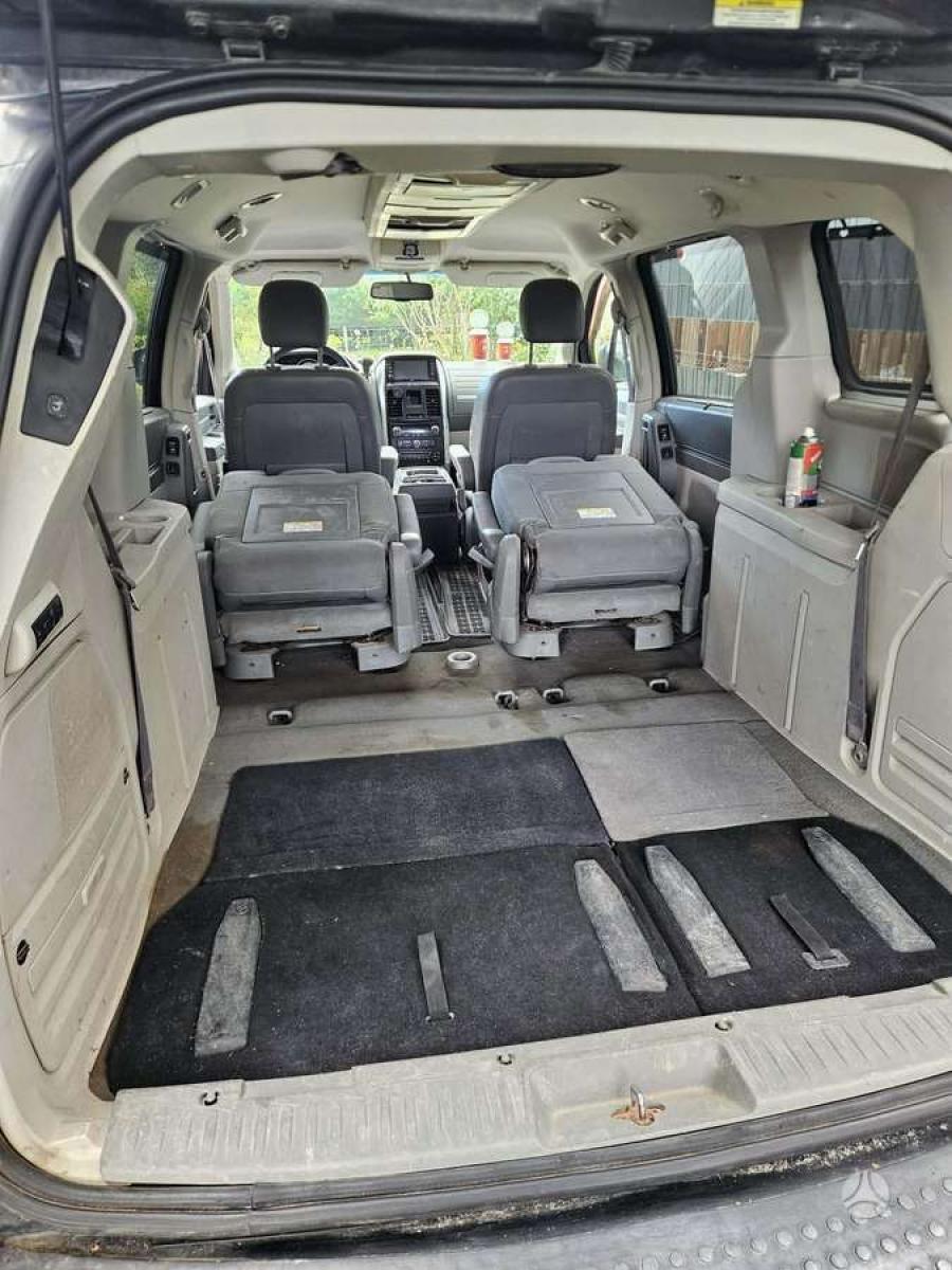 Melns Dodge Grand Caravan 2008 Klaipėda, ar dzinēja tilpumu 3.95 L un nobraukumu 174 tūkst. km par 2700 €, foto 8 vietnē AUTOMOTO.COM.LV