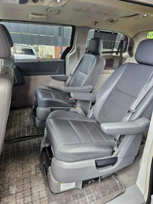 Melns Dodge Grand Caravan 2008 Klaipėda, ar dzinēja tilpumu 3.95 L un nobraukumu 174 tūkst. km par 2700 €, foto 9 vietnē AUTOMOTO.COM.LV