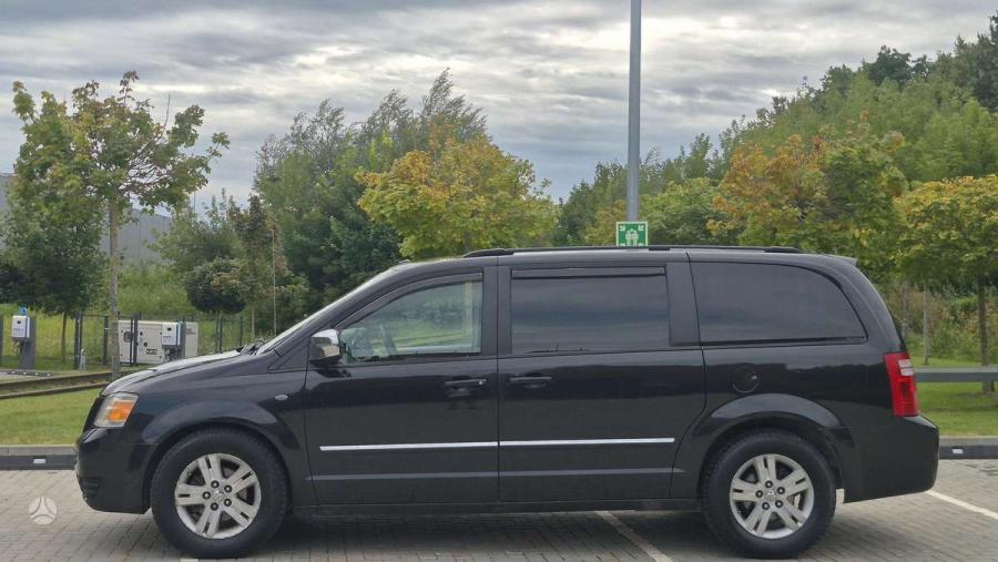Black Dodge Grand Caravan 2008 in Klaipeda, with an engine capacity of 3.95 L and mileage of 174 thousand km for 2999 €, photo 6 on AUTOMOTO.COM.LV
