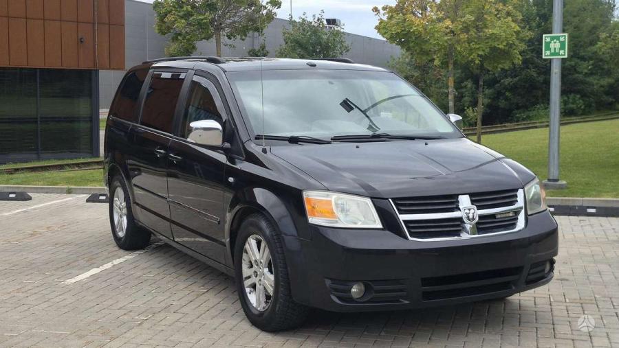 Black Dodge Grand Caravan 2008 in Klaipeda, with an engine capacity of 3.95 L and mileage of 174 thousand km for 2999 €, photo 7 on AUTOMOTO.COM.LV