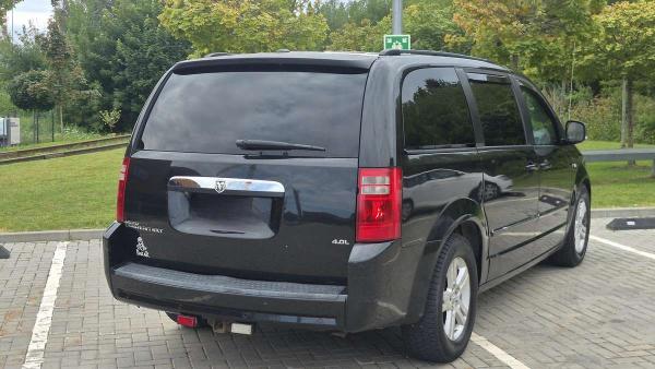 Black Dodge Grand Caravan 2008 in Klaipeda, with an engine capacity of 3.95 L and mileage of 174 thousand km for 2999 €, photo 10 on AUTOMOTO.COM.LV