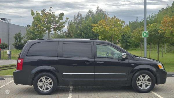 Black Dodge Grand Caravan 2008 in Klaipeda, with an engine capacity of 3.95 L and mileage of 174 thousand km for 2999 €, photo 11 on AUTOMOTO.COM.LV