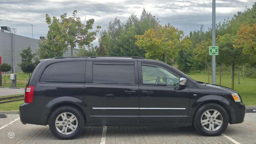 Black Dodge Grand Caravan 2008 in Klaipeda, with an engine capacity of 3.95 L and mileage of 174 thousand km for 2999 €, photo 11 on AUTOMOTO.COM.LV
