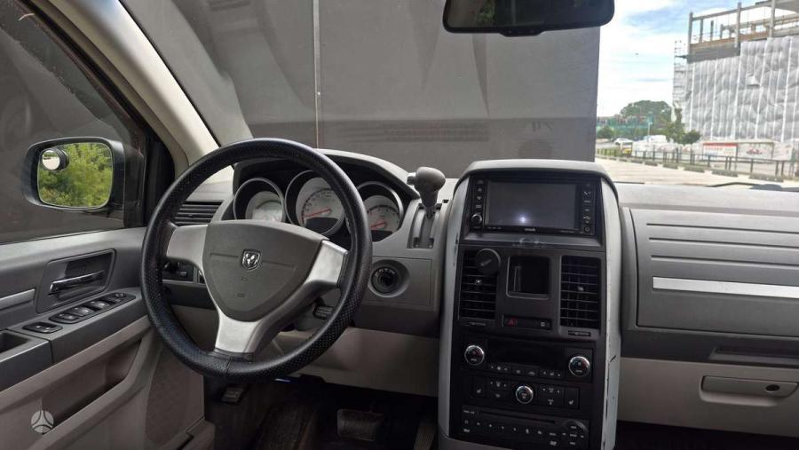 Black Dodge Grand Caravan 2008 in Klaipeda, with an engine capacity of 3.95 L and mileage of 174 thousand km for 2999 €, photo 14 on AUTOMOTO.COM.LV