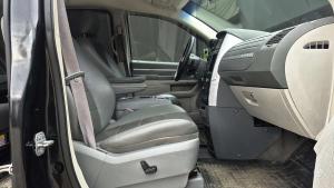 Black Dodge Grand Caravan 2008 in Klaipeda, with an engine capacity of 3.95 L and mileage of 174 thousand km for 2999 €, photo 15 on AUTOMOTO.COM.LV