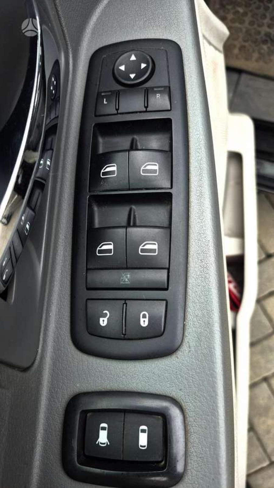 Black Dodge Grand Caravan 2008 in Klaipeda, with an engine capacity of 3.95 L and mileage of 174 thousand km for 2999 €, photo 20 on AUTOMOTO.COM.LV