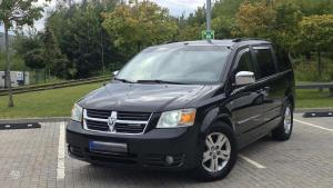 Melns Dodge Grand Caravan 2008 Klaipėda, ar dzinēja tilpumu 3.95 L un nobraukumu 174 tūkst. km par 2950 €, foto  vietnē AUTOMOTO.COM.LV