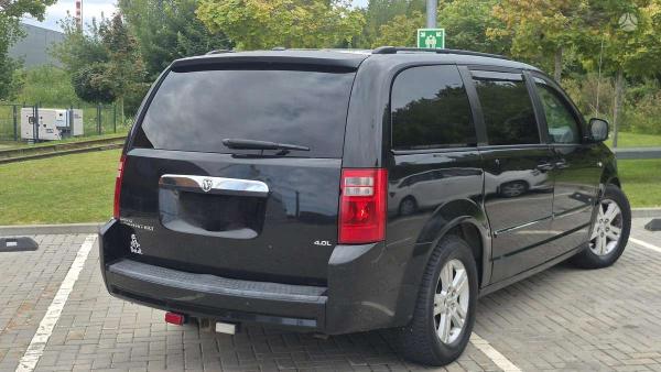 Dodge Grand Caravan 2008 Klaipėda vietnē Melns Dodge Grand Caravan 2008 Klaipėda, ar dzinēja tilpumu 3.95 L un nobraukumu 174 tūkst. km par 2900 €, foto 5 vietnē AUTOMOTO.COM.LV