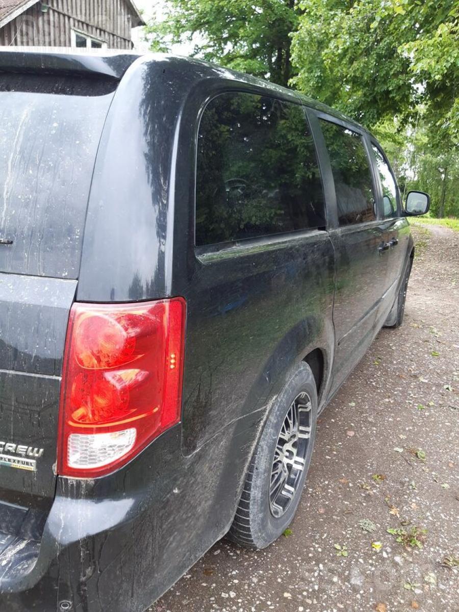 Melns Dodge Grand Caravan 2011 Liepāja, ar dzinēja tilpumu 3.60 L un nobraukumu 260 tūkst. km par 5500 €, foto 4 vietnē AUTOMOTO.COM.LV