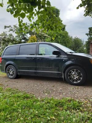 Melns Dodge Grand Caravan 2011 Liepāja, ar dzinēja tilpumu 3.60 L un nobraukumu 260 tūkst. km par 5500 €, foto 5 vietnē AUTOMOTO.COM.LV