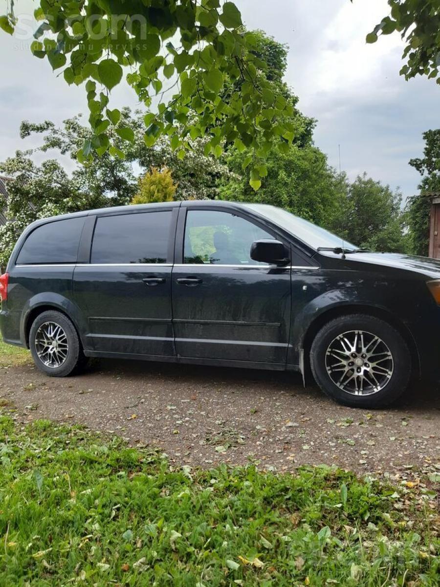 Melns Dodge Grand Caravan 2011 Liepāja, ar dzinēja tilpumu 3.60 L un nobraukumu 260 tūkst. km par 5500 €, foto 5 vietnē AUTOMOTO.COM.LV