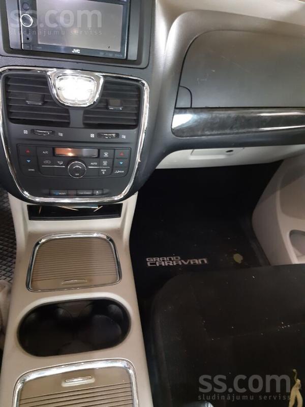 Melns Dodge Grand Caravan 2011 Liepāja, ar dzinēja tilpumu 3.60 L un nobraukumu 260 tūkst. km par 5500 €, foto 8 vietnē AUTOMOTO.COM.LV